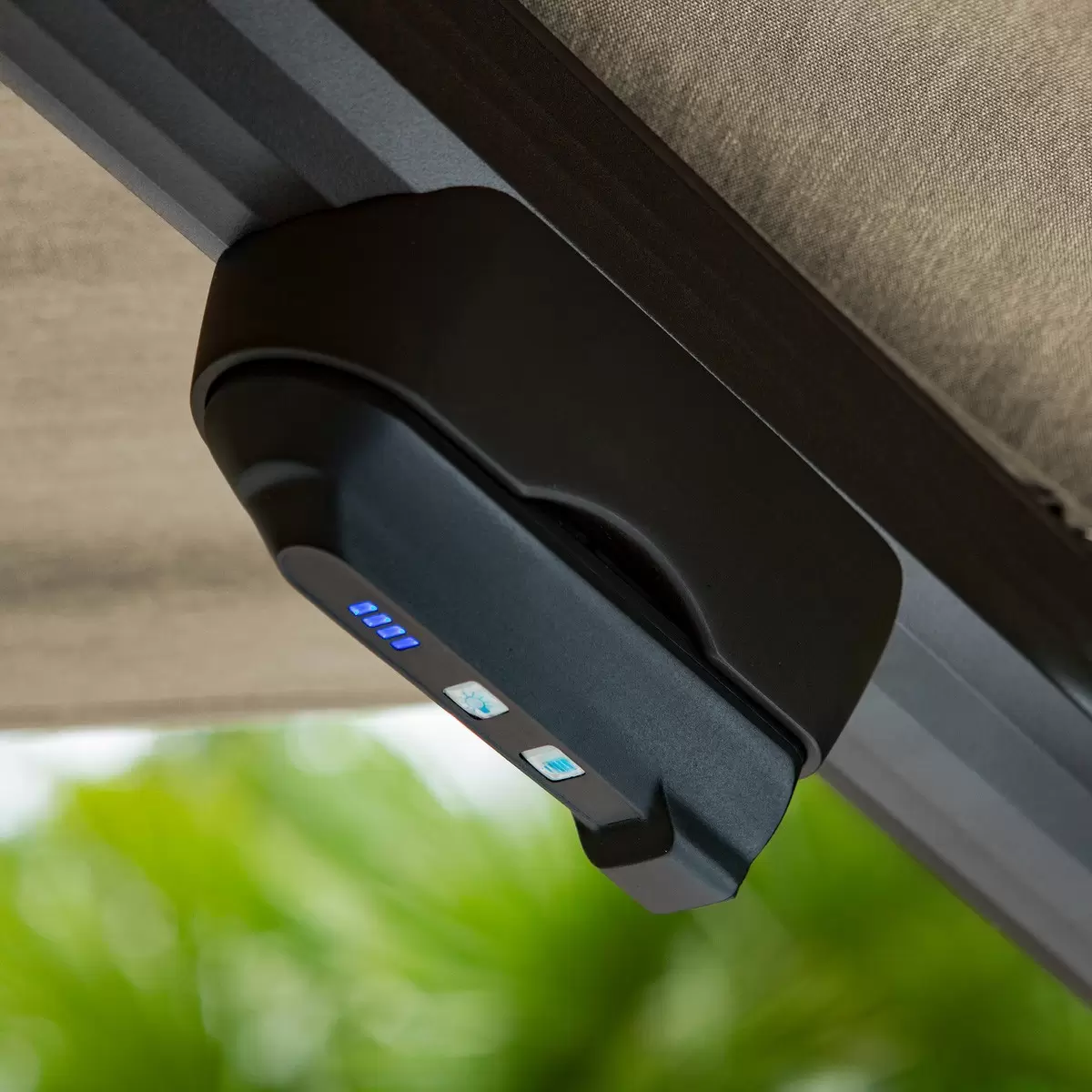 ATLeisure 11呎 LED戶外懸臂式遮陽傘含傘座 #2127229｜Costco好市多必買推薦